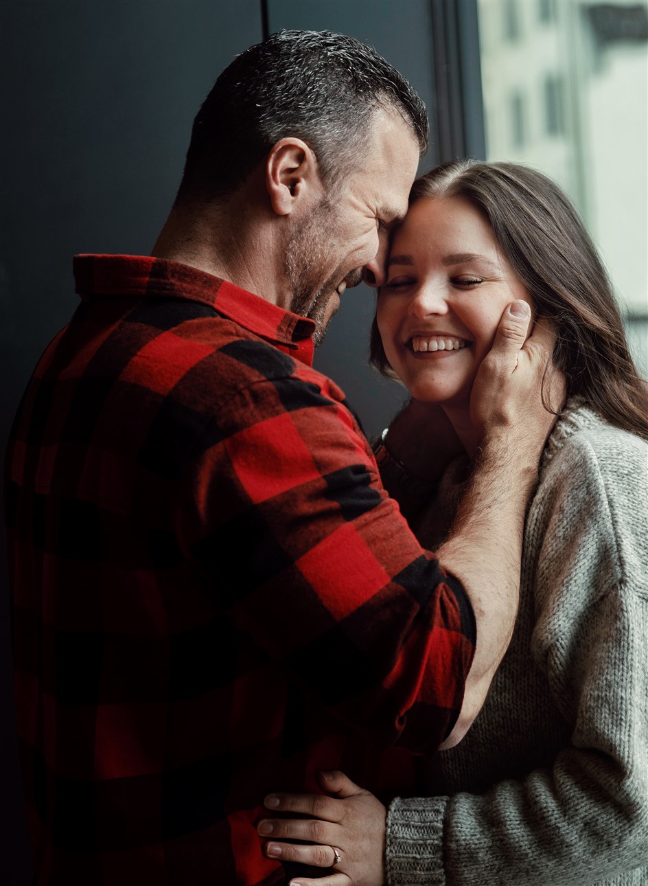 adorable-couple-engagement-lifestyle-photos – EIRILL DELONGE